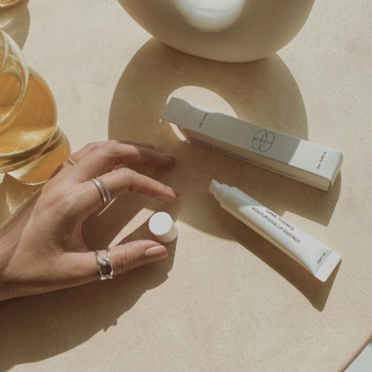 One Thing Esencia «Moisturizing Lip Essence» – Kosmeticos